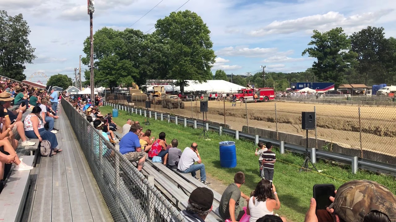NJ State Fair Mud Bog Crash - YouTube