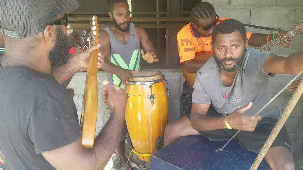 Ruatu local stringband - YouTube