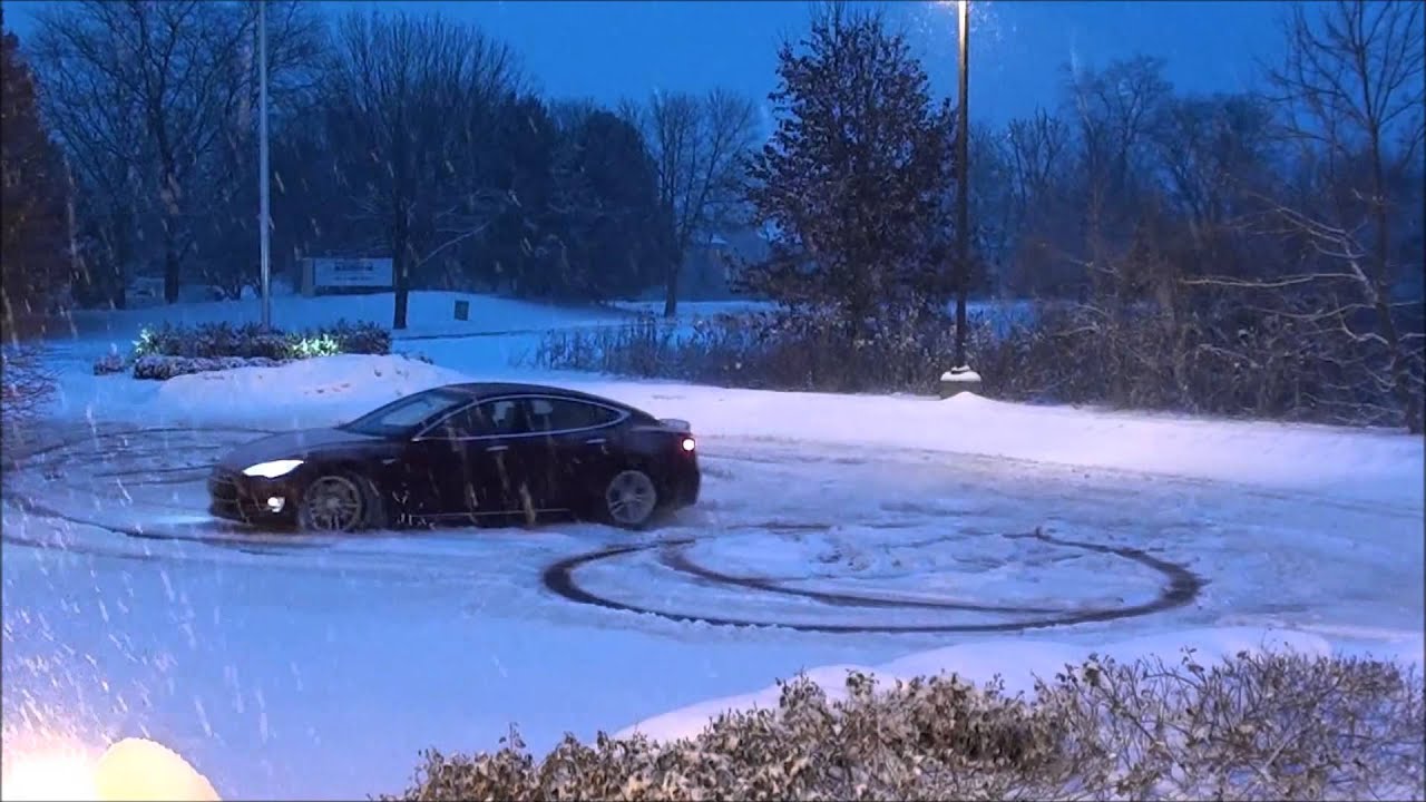 Tesla Model S Signature Performance dancing in the snow - YouTube
