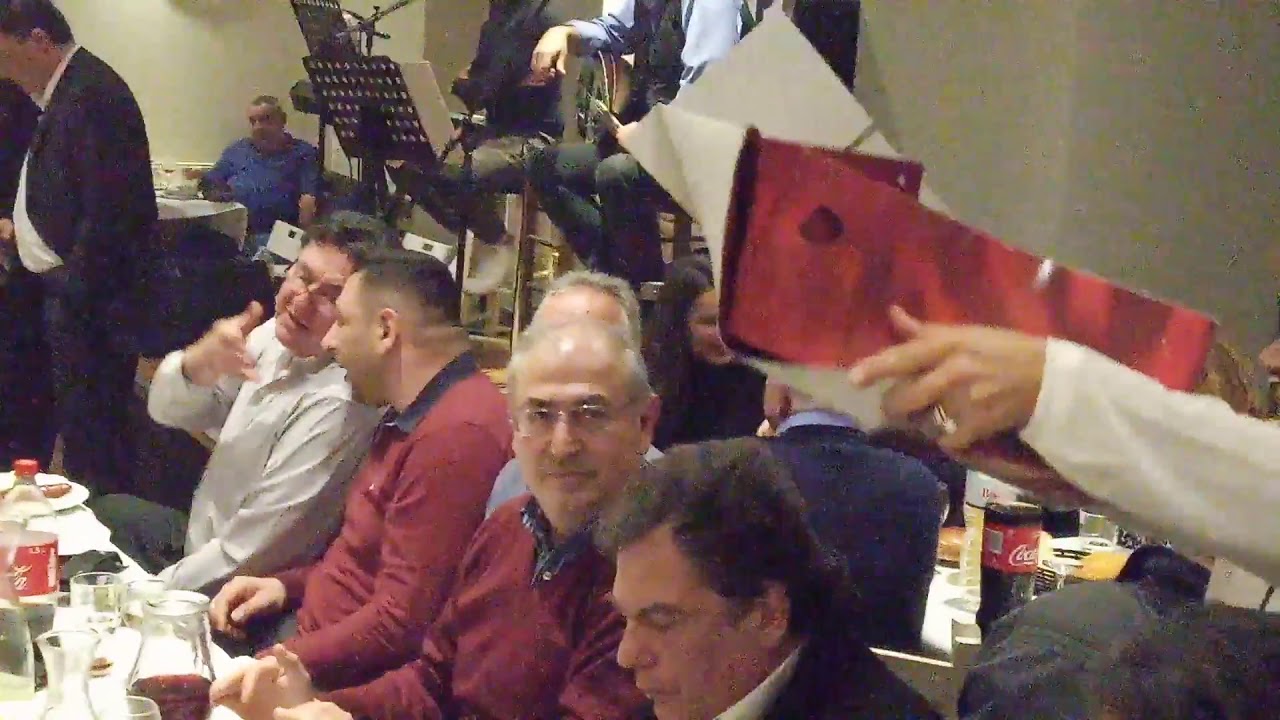 ΚΟΠΗ ΒΑΣΙΛΟΠΙΤΑΣ ΑΠΟΦΟΙΤΩΝ ΛΥΚΕΙΟΥ ΤΟΥΜΠΑΣ. - YouTube