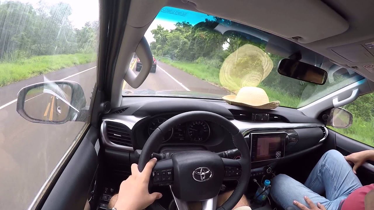 Backstage | Nova Hilux SRX na estrada! - YouTube