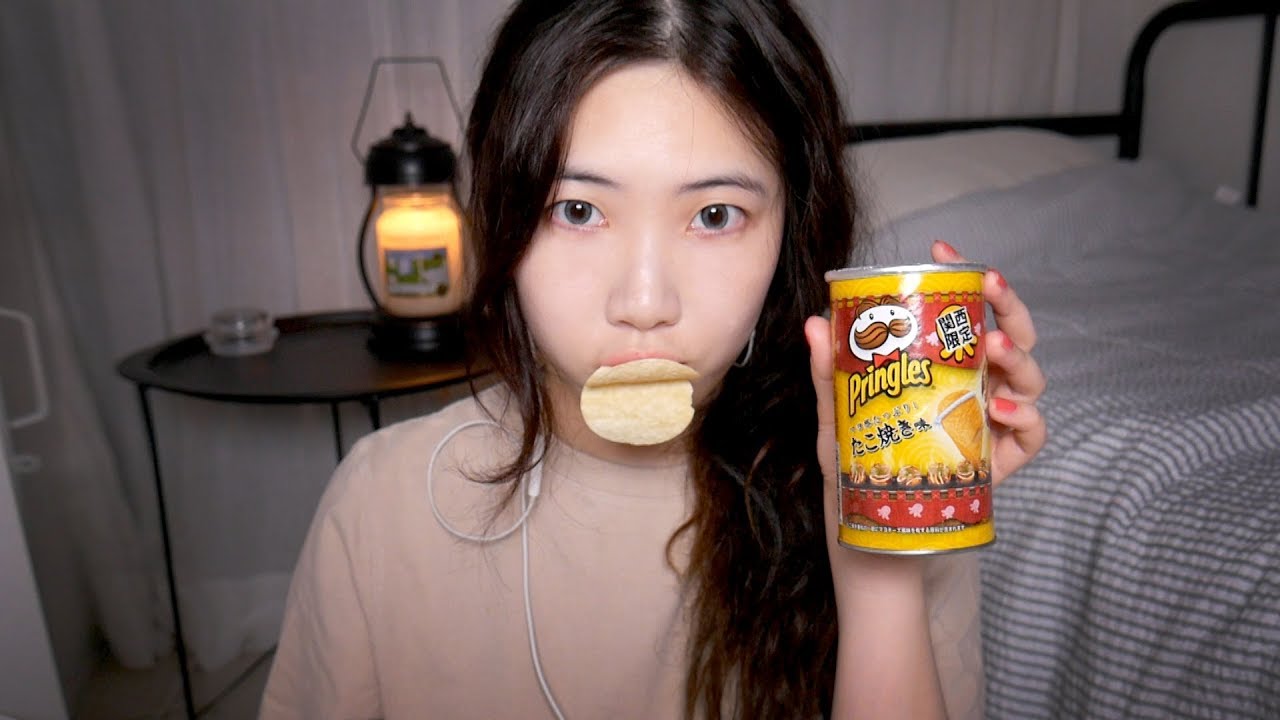 ASMR 프링글스 탭핑과 이팅사운드 / ASMR Pringles Eating Sound - YouTube