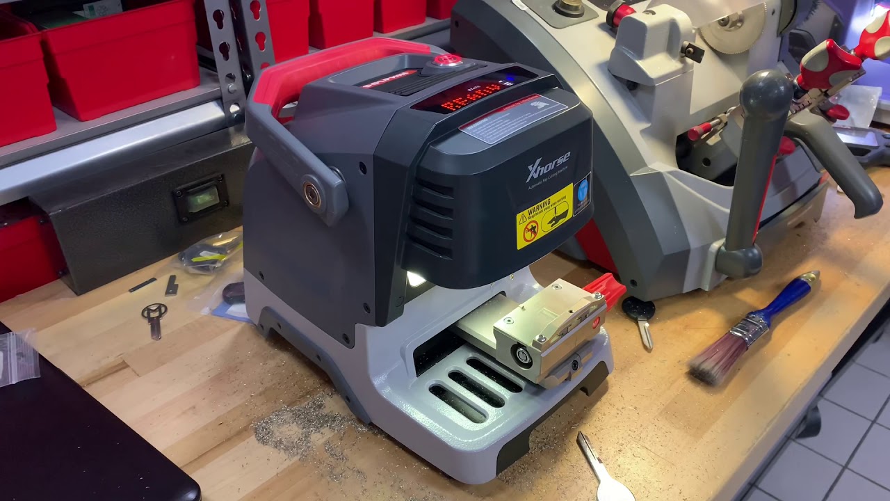 Xhorse Mini Condor Dolphin Key Machine demonstration - YouTube
