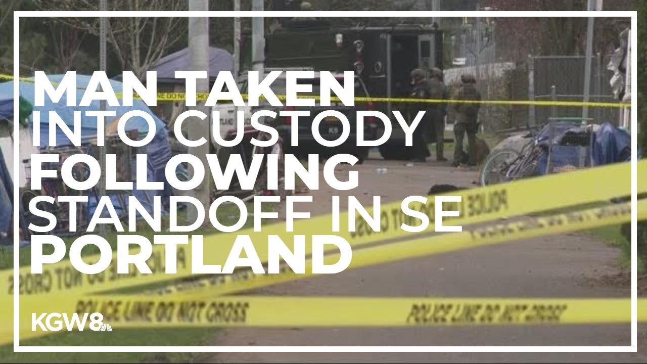 Suspect surrenders after negotiating with police - YouTube