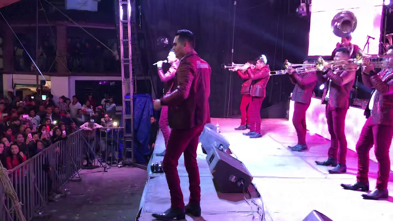 Los Recoditos-En Resumen en vivo - YouTube
