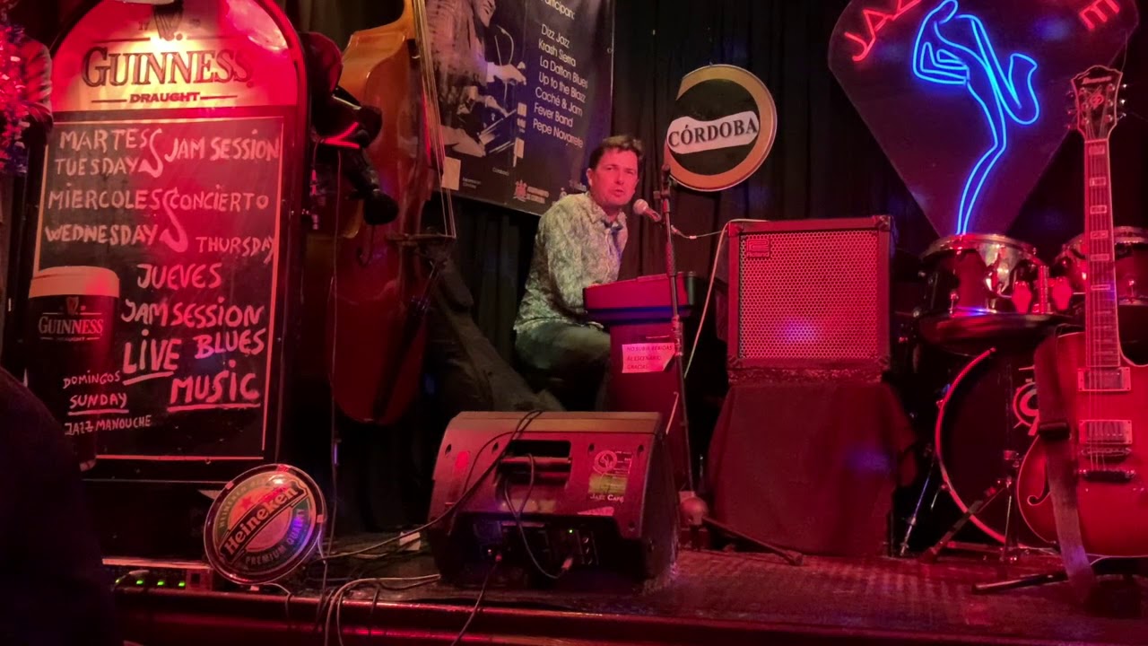 OPEN MIC PIANO PLAYER GETS STUCK IN (Live Music Adventures 2 - Full ...