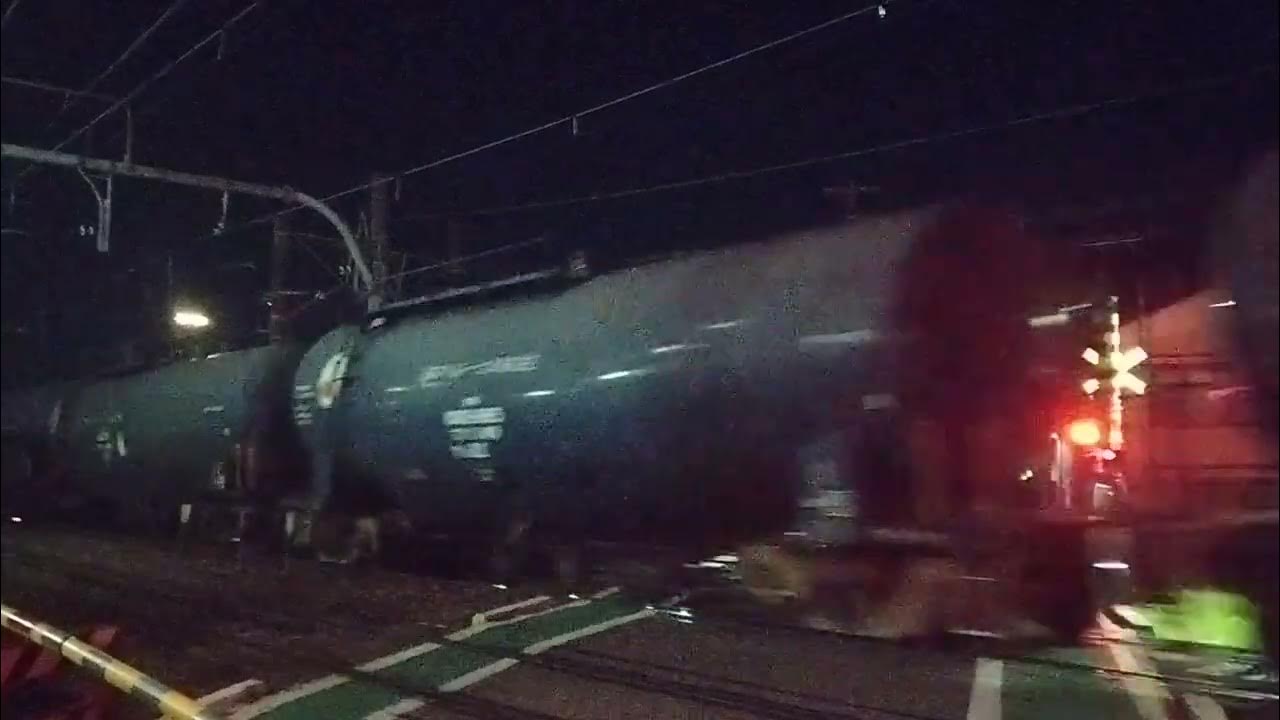 8461レ EF210-142+タキ13B - YouTube