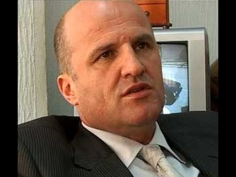 Ekrem Lluka, l'uomo in grigio - YouTube