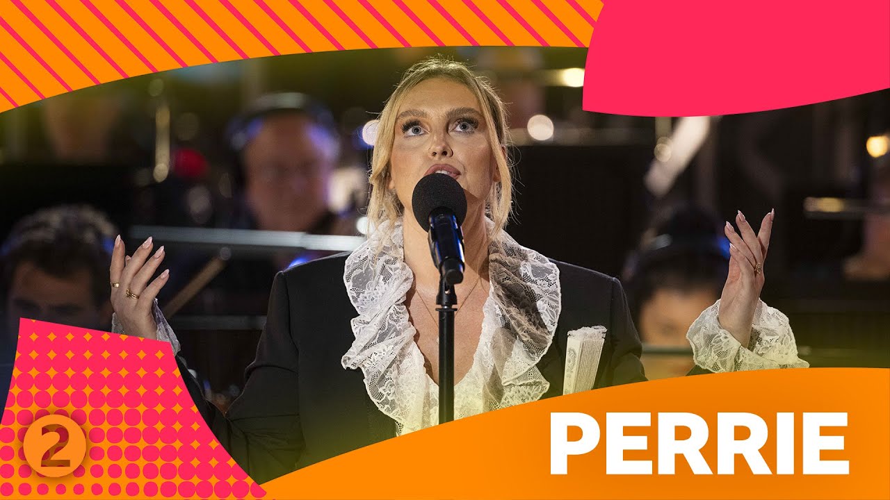 Perrie - Christmas Magic (Radio 2 Piano Room) - YouTube