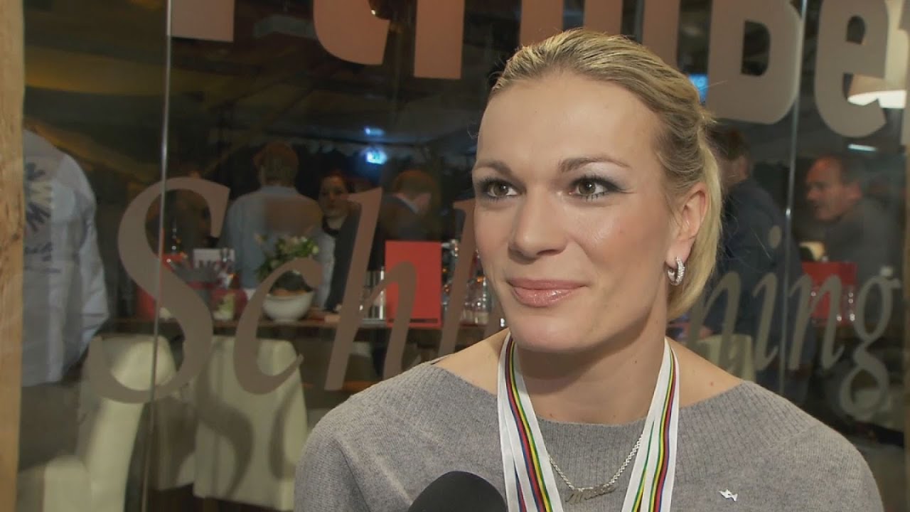 Kitzbühel feierte Maria Höfl-Riesch im TirolBerg - YouTube