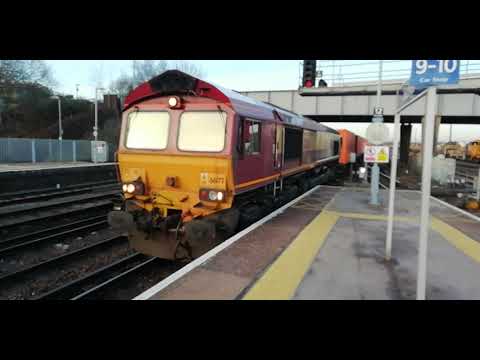 Class 66 EWS Freight Train Arriving At Eastleigh Train Station - YouTube