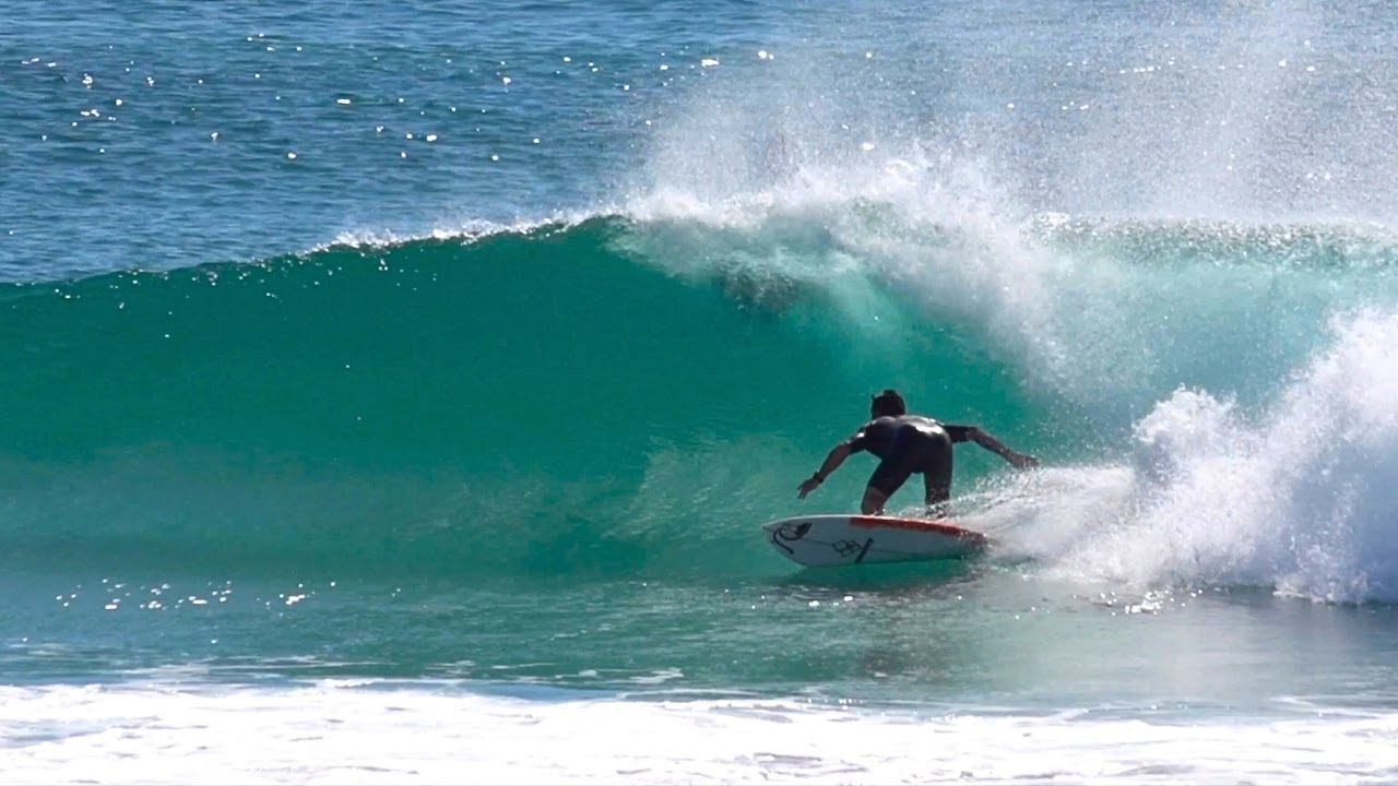 WHAT'S IT LIKE TO SURF the Wreck Byron Bay? - YouTube