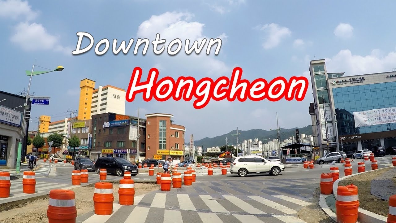 Downtown Hongcheon County, South Korea : A city with a high mountain ...