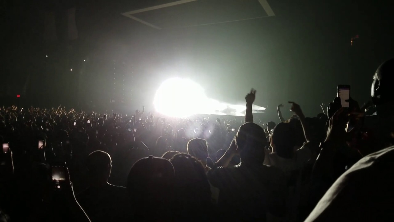 Kendrick Lamar - DNA. (Live w/ intro film) - The DAMN. Tour opening ...