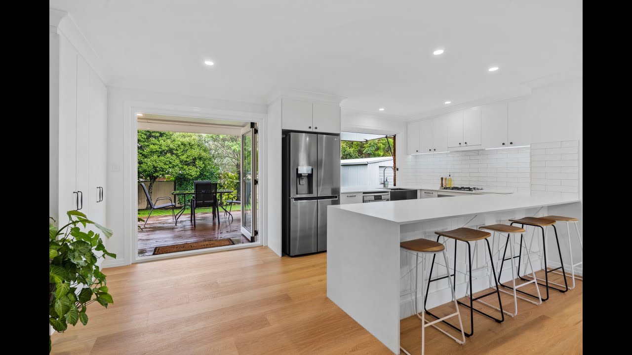 Simon Salm Presents - 10 Reading Drive, Alexandra Hills - YouTube