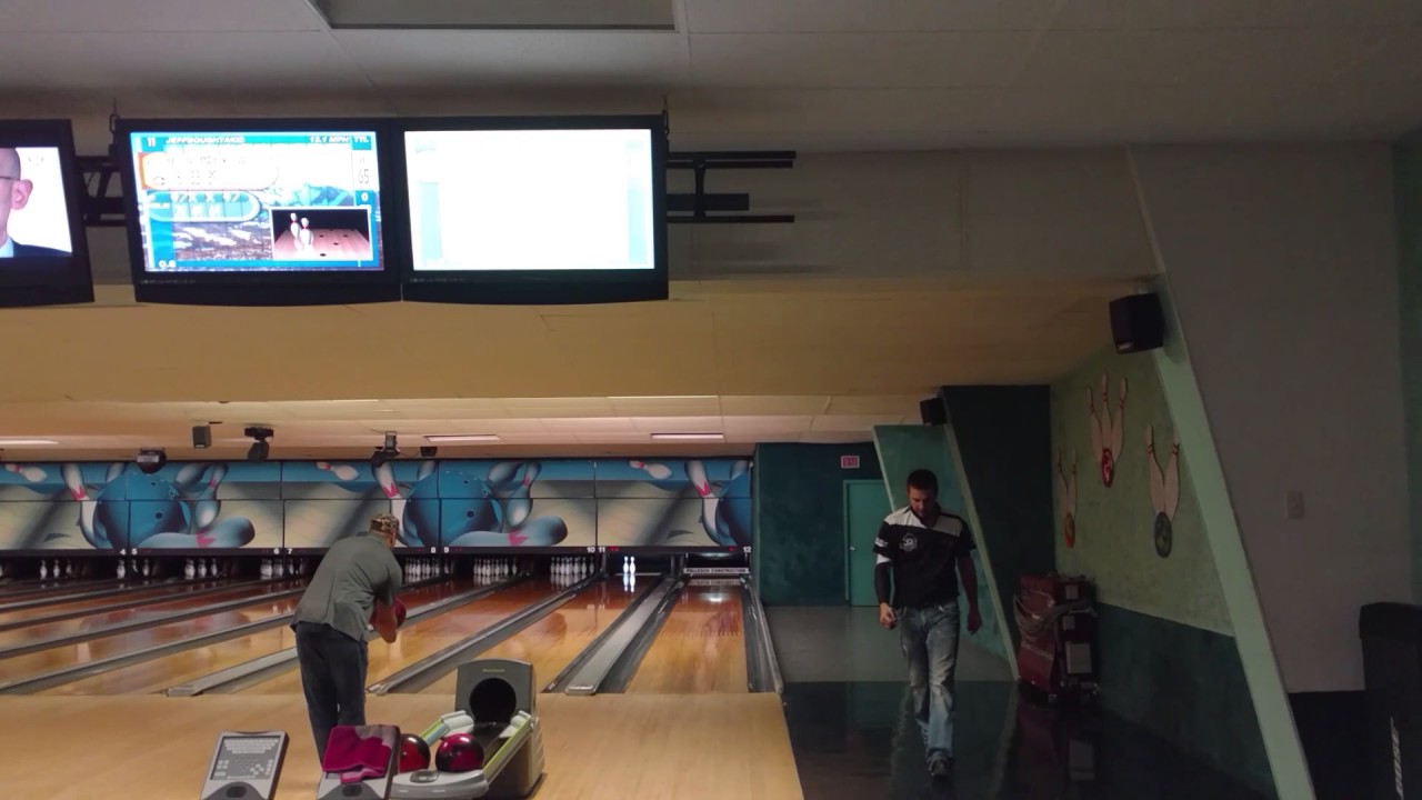 Brantley's Bowlerama side action bowling for money!! - YouTube