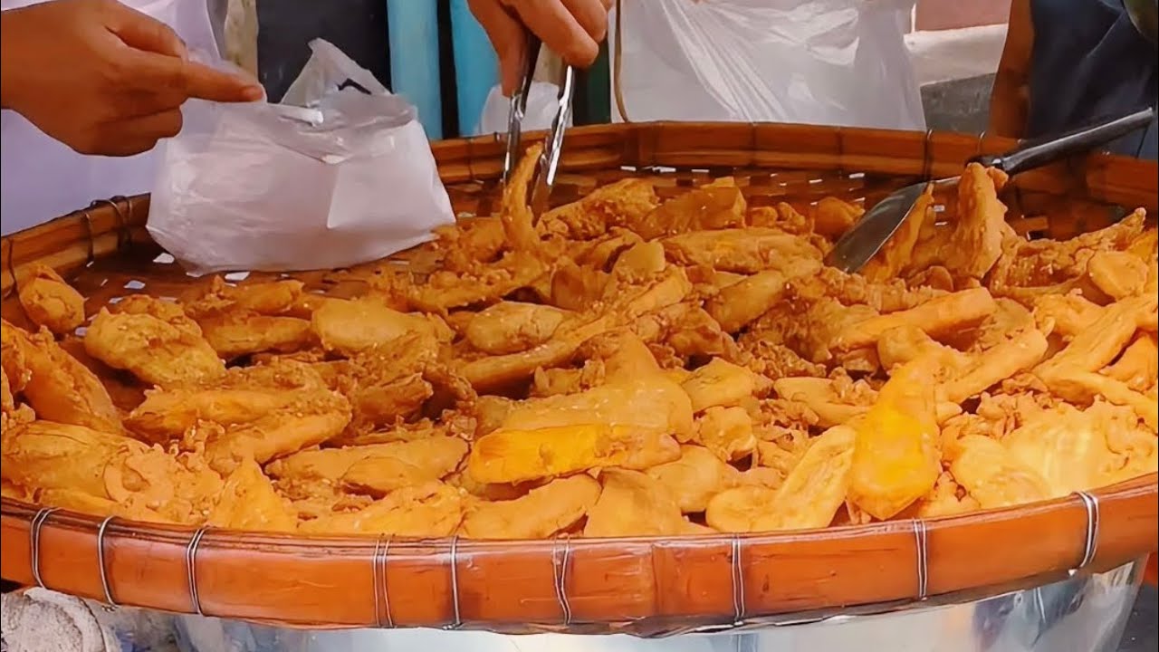 Popular street food Oudom Suk soi 10 Bangkok Thailand @dawitacooking # ...