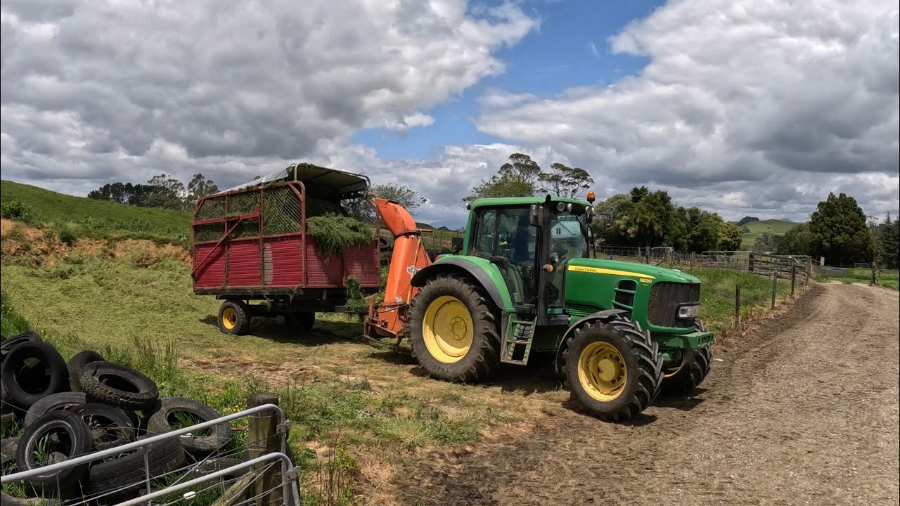 Pit silage New Zealand style - YouTube