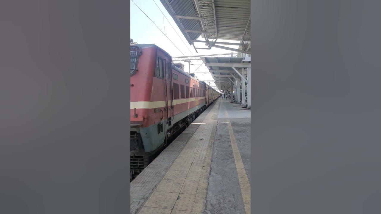 A Train arrives Jalgaon. #indianrailways #viral #subscribe #success #support - YouTube