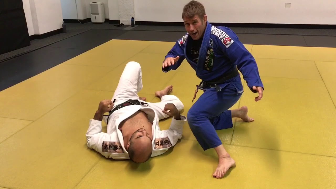 Invisible Choke From Side Control by Tom Oberhue - YouTube