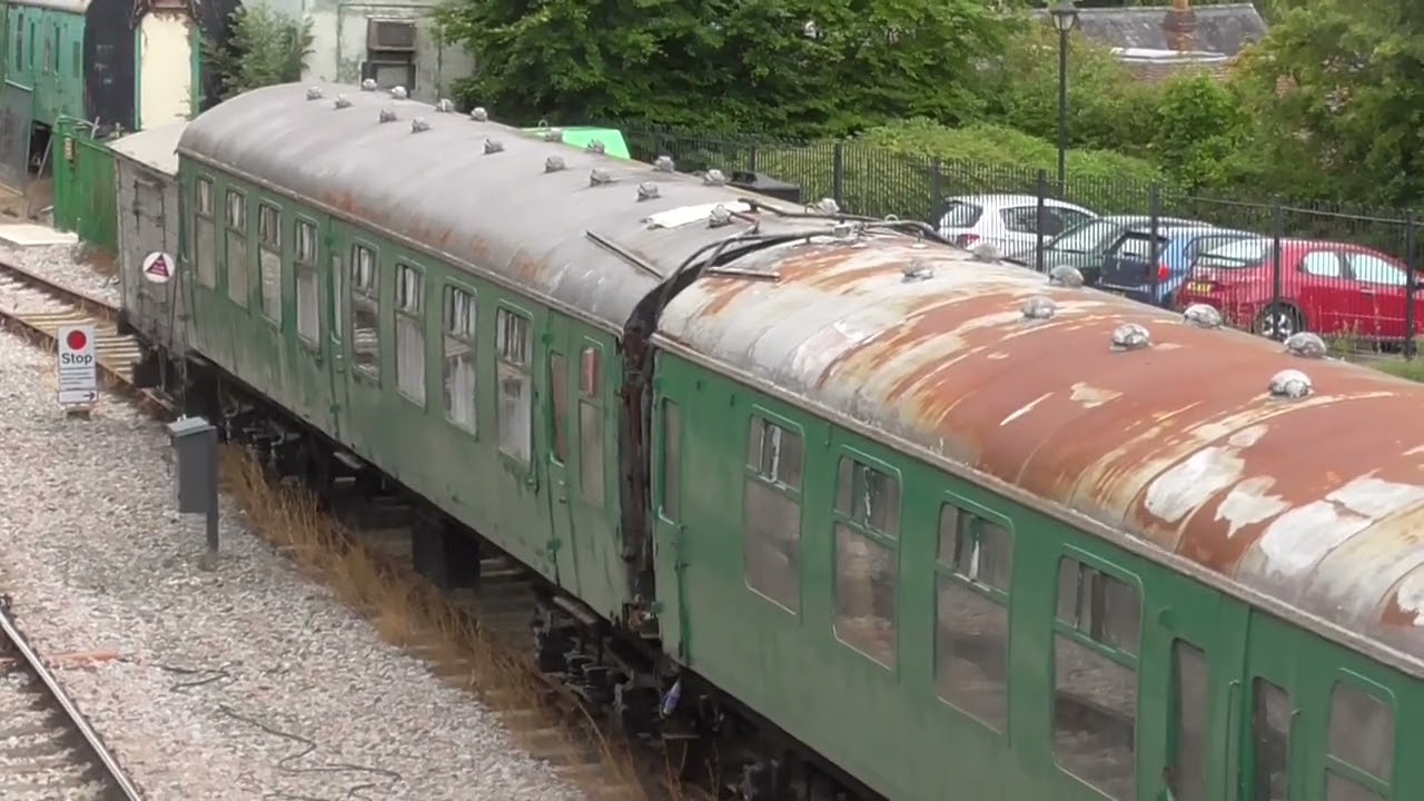 S&DJR 7F 2-8-0 No 53808 running around train at Alresford (Hampshire ...