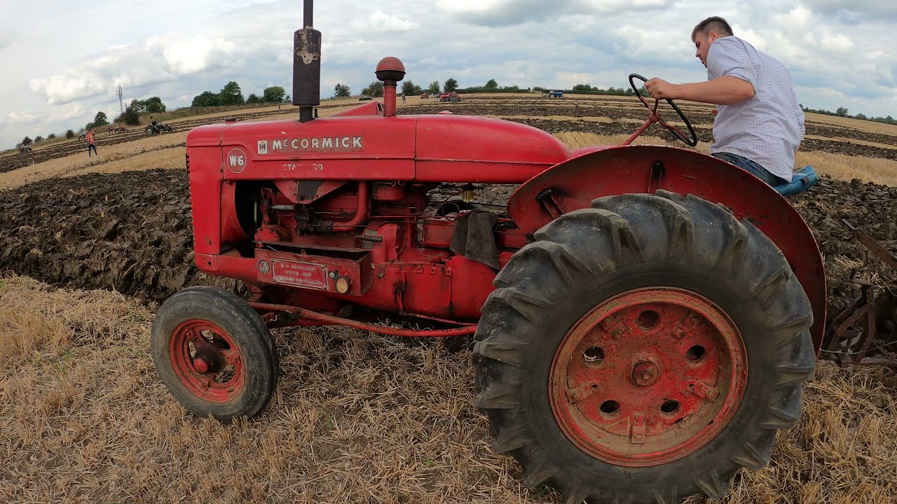 1942 McCormick IH W6 Standard 4.1 Litre 4-Cyl Tractor (40 HP) with ...
