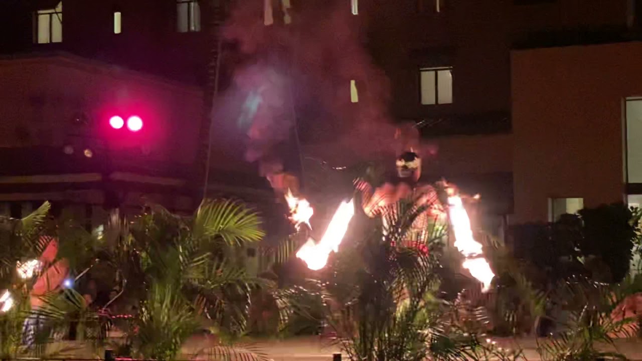 Hawaiian- Polynesian fire dance. Honolulu Waikiki beach - YouTube