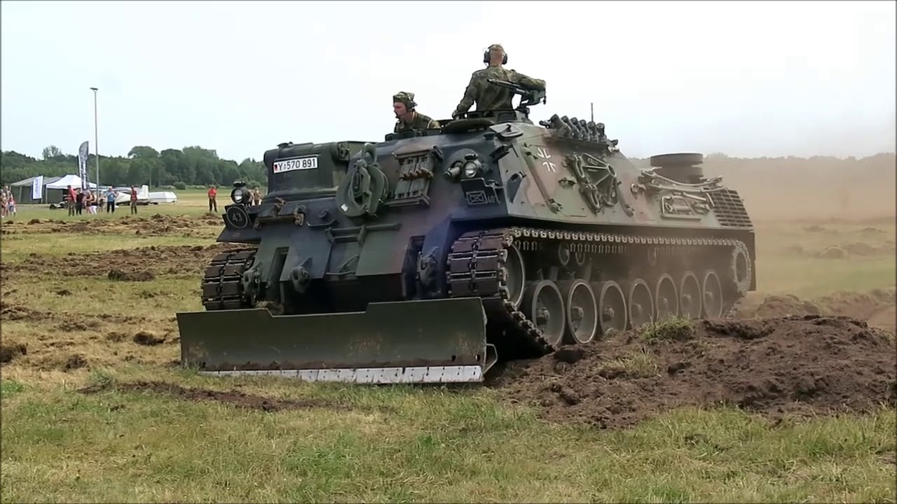 Panzer in Action, German Tank, Stahl auf dem Flugfeld - YouTube