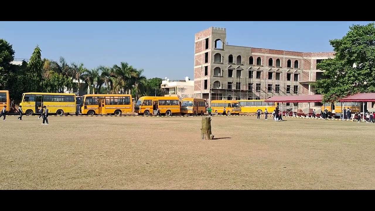 sprint race among Hamza , Rehan and Manik. - YouTube