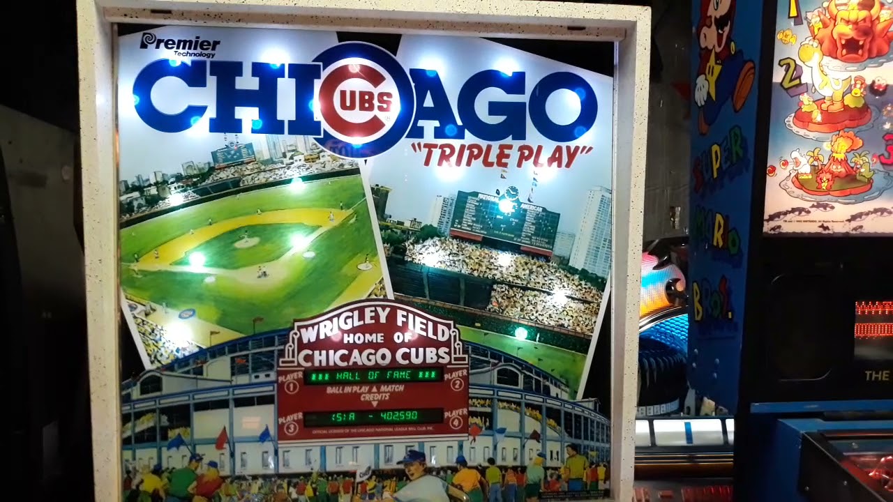 PINBALL CAT OSCAR WITH CHICAGO CUBS PINBALL - YouTube