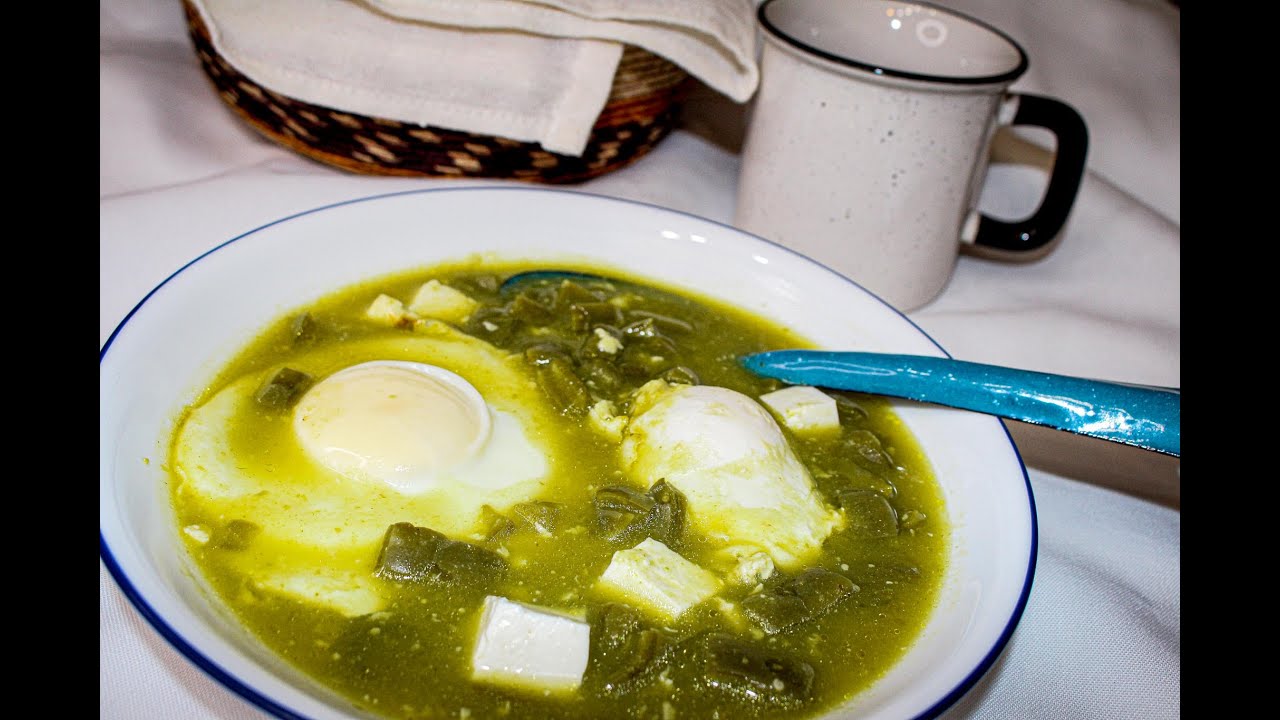 Huevos con Nopales en Salsa Verde - YouTube