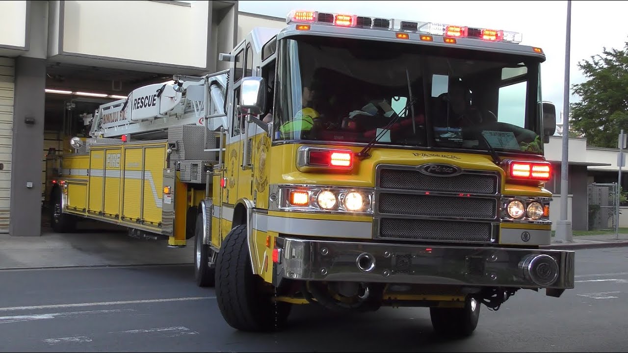 Honolulu Fire Dept. Ladder 2 Responding - YouTube