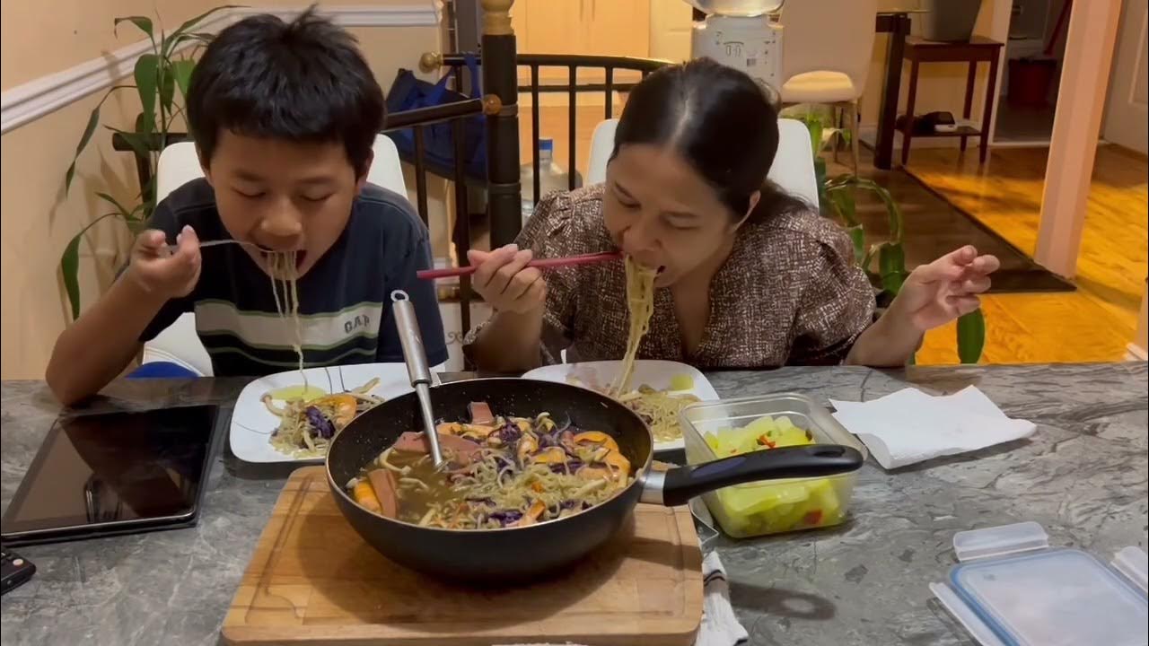 Eat noodles today with mommy #sreykong - YouTube
