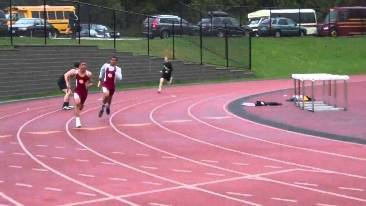 O'Dea's Tatum Taylor runs 400 relay anchor leg 4/14/2011 - YouTube