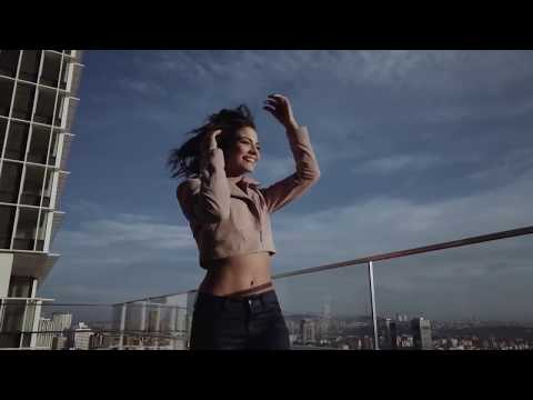 Demet Özdemir ile özel çekimden Ayten Alpmanın Tanrı Aşkı Yarattı parçasıyla