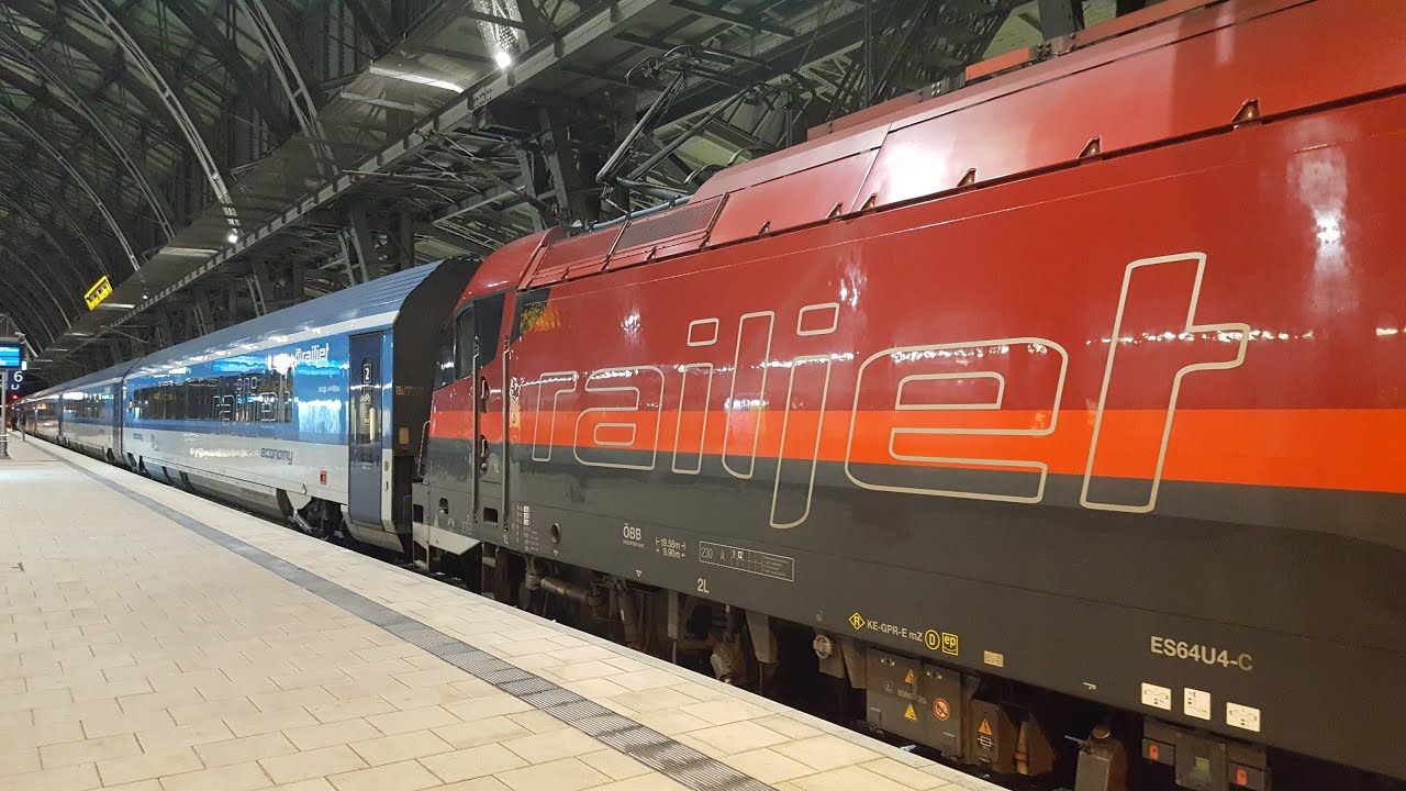Berlin-Graz ČD-International Railjet mit ÖBB-RJ Lok in Dresden-Neustadt ...