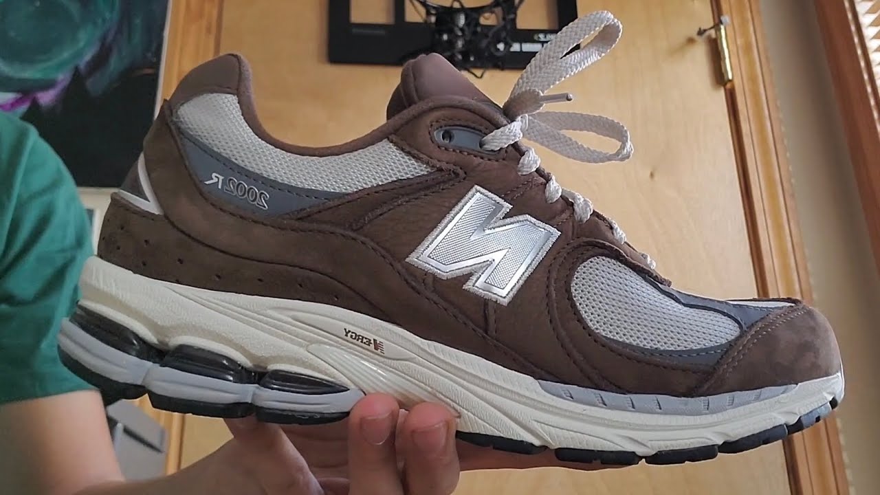 Brown 2002r review + try on - YouTube