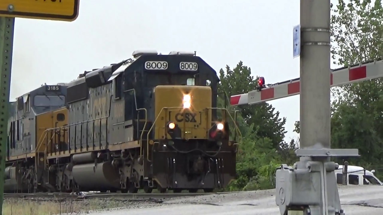 CSX 8009 leads NB Grain Train at Cincinnati, OH - YouTube