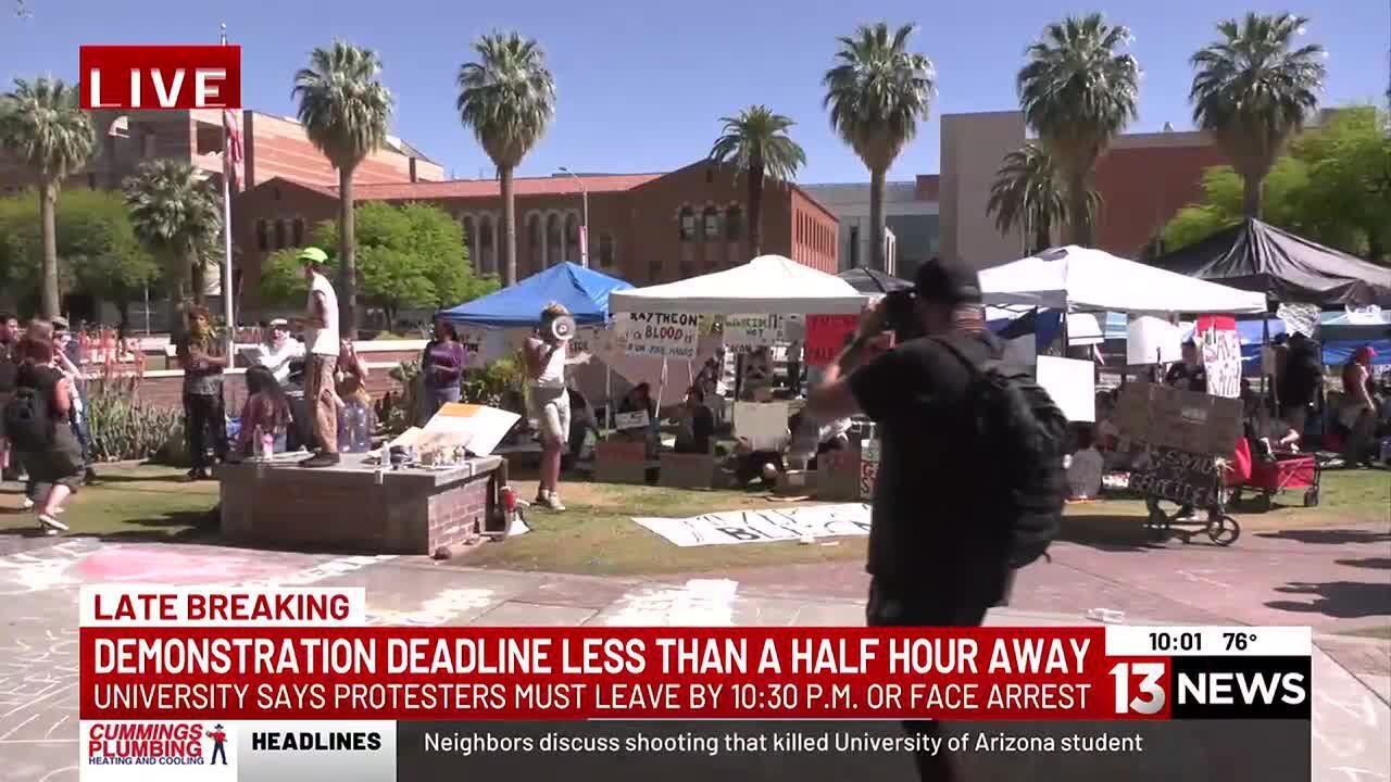 Palestinian supporters protest on University of Arizona campus - YouTube