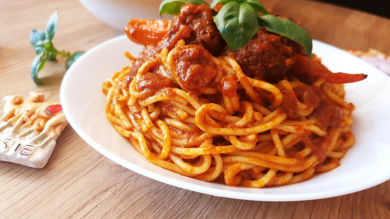 Spaghetti Tunisienne🇹🇳🍝 مقرونة تونسية سباقيتي بكرات اللحم المفروم سهلة ...