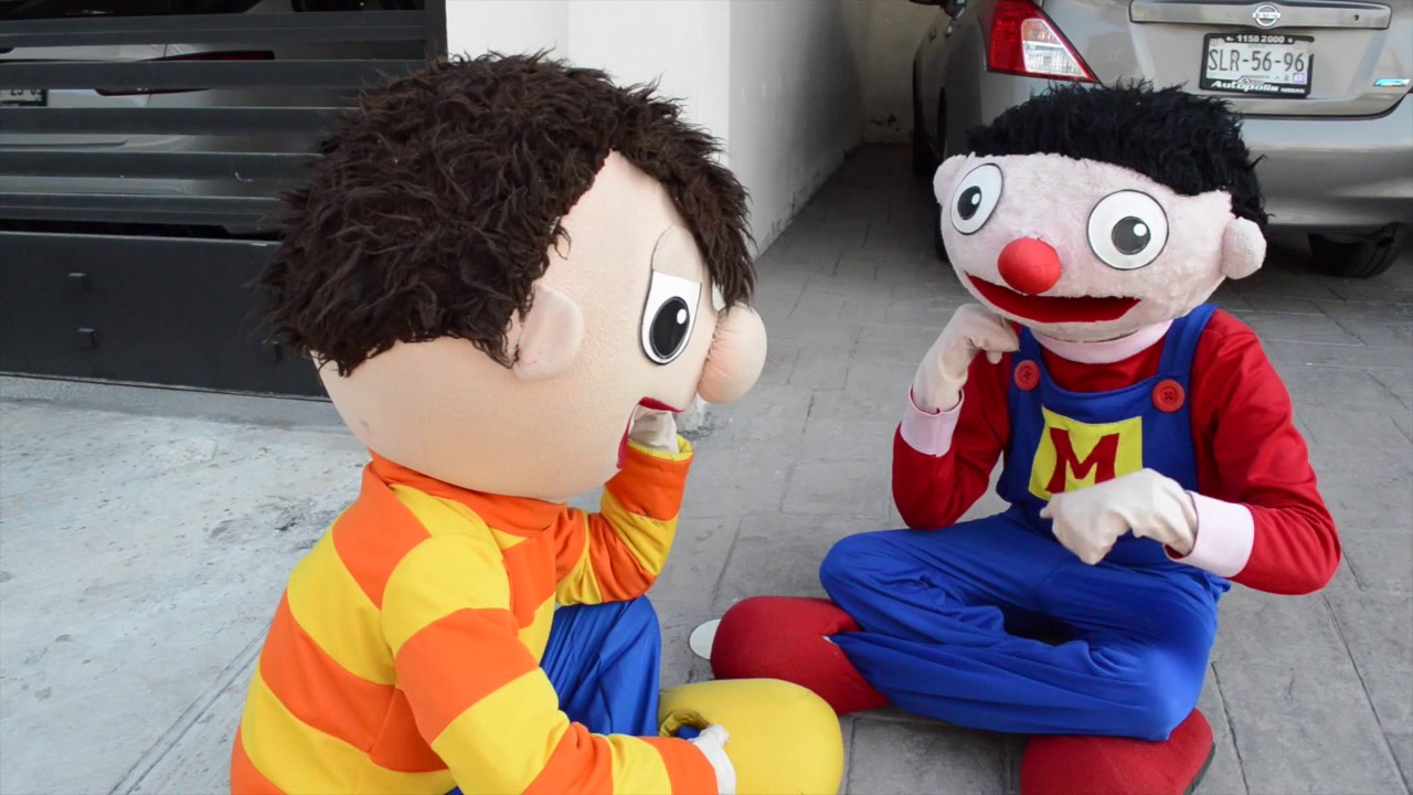 Jugando Sin Permiso - El Show de Bely y Beto - YouTube