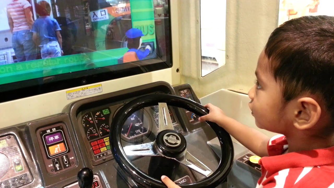 バス ドライブスル 子 Wheels on the Bus ..baby drives a surprising bus!Worlds ...