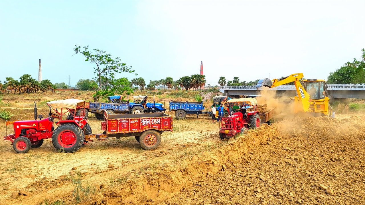 Jcb 3dx Eco Xpert Backhoe Loader Machine Loading Red Mud In Mahindra B ...
