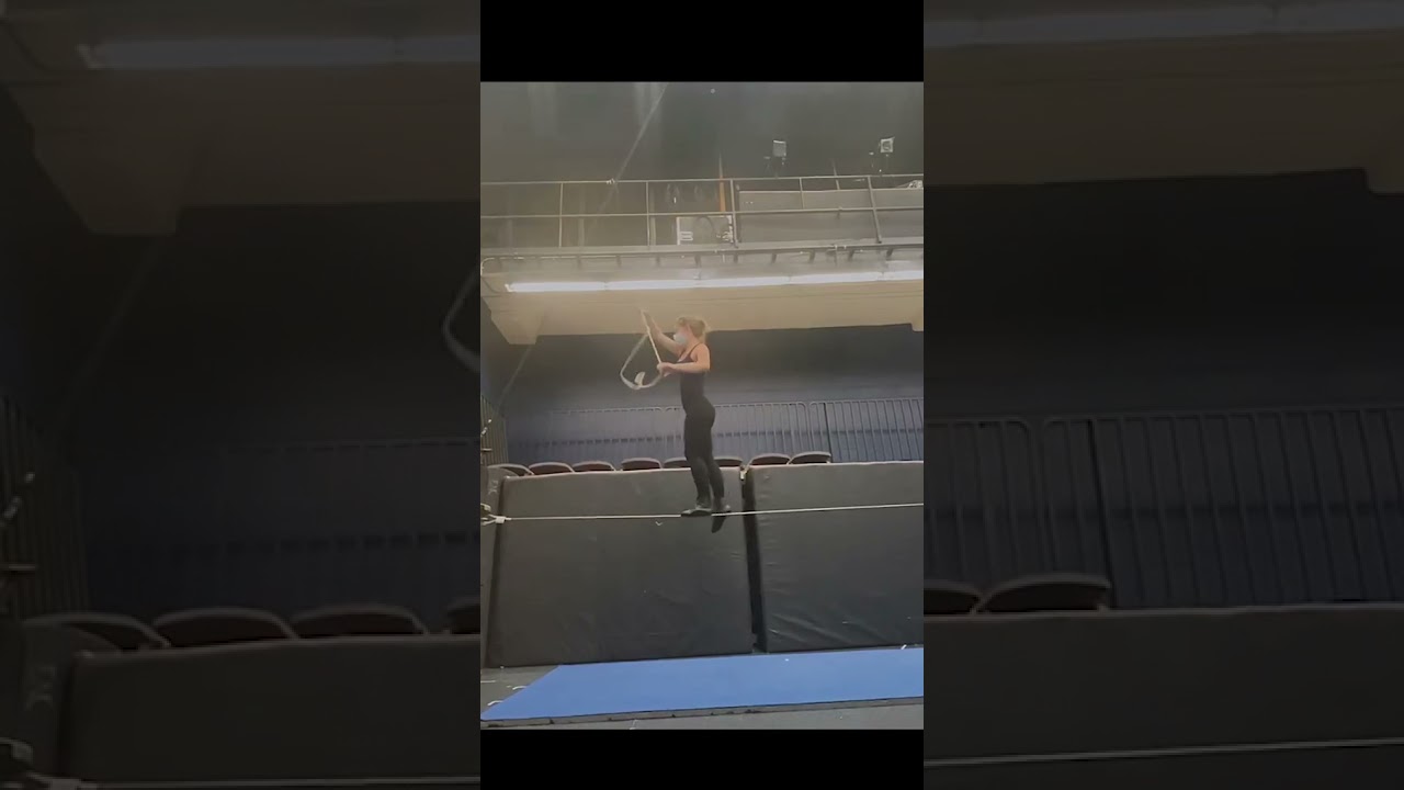 Woman Shows Impressive Balance Skills While Skipping On a Slackline ...