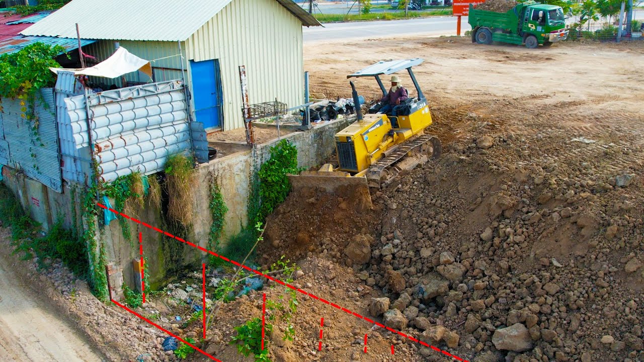 Cool!! Excellent Work KOMATSU D31A Bulldozer Pushing Dry Dirt ...