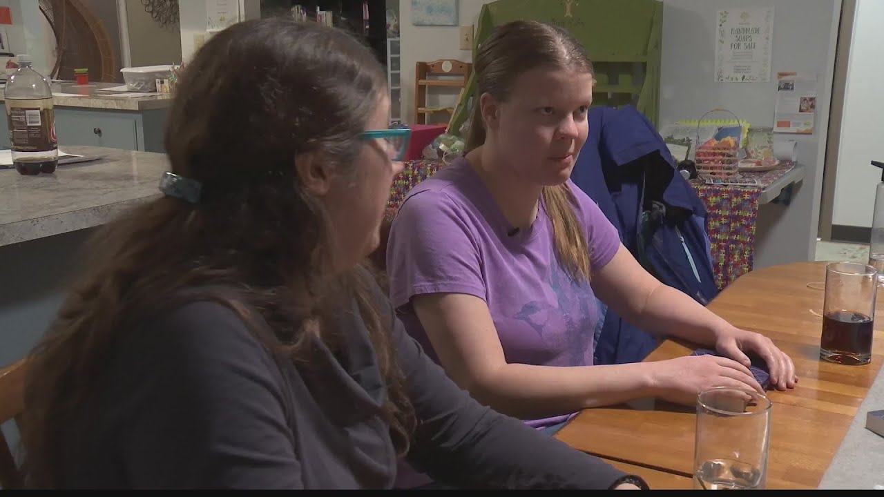 Remarkable Women: The Squirrel Whisperer - YouTube