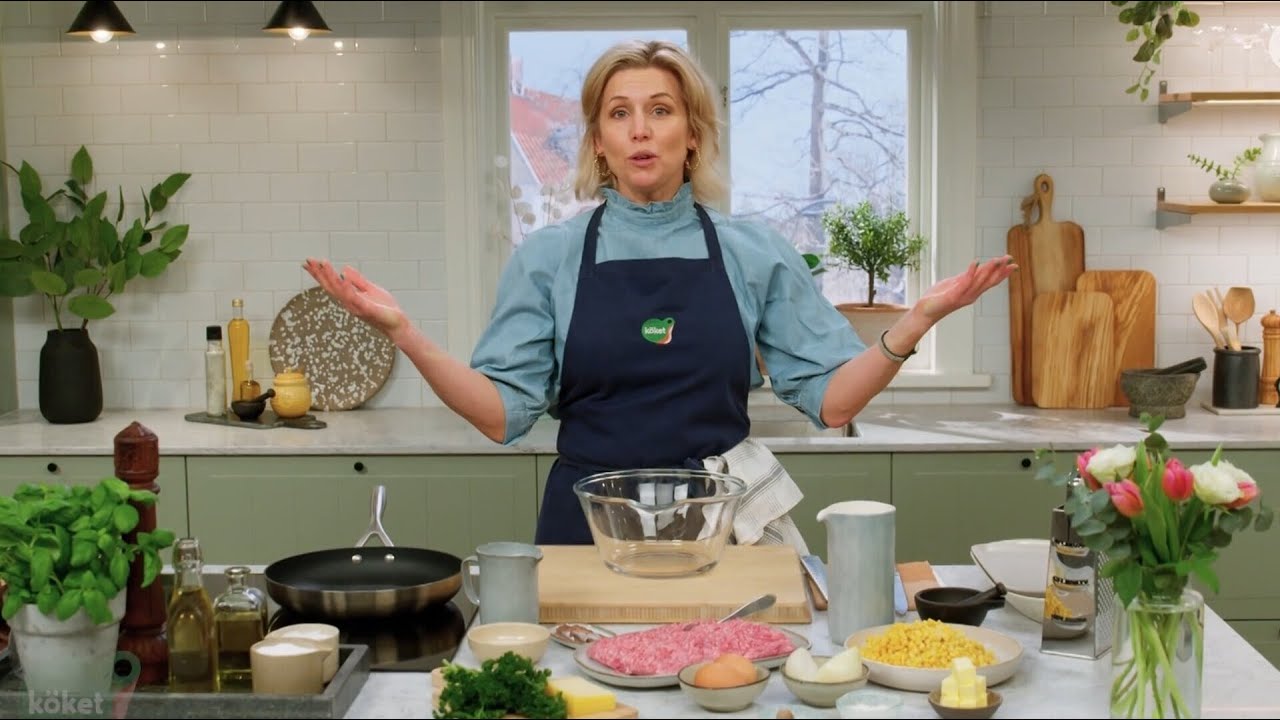 Färsbiffar med oststuvad majs och rostad potatis - Köket - YouTube