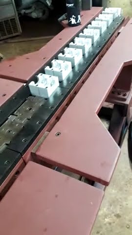 Linear indexing conveyor - YouTube