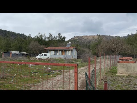 BALIKESİR DURSUNBEY DADA KÖYÜNDE SATILIK MÜSTAKİL EV VE 4 DÖNÜM ARAZİ YOL VAR