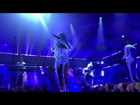 Don't Play live by Halsey at vevo